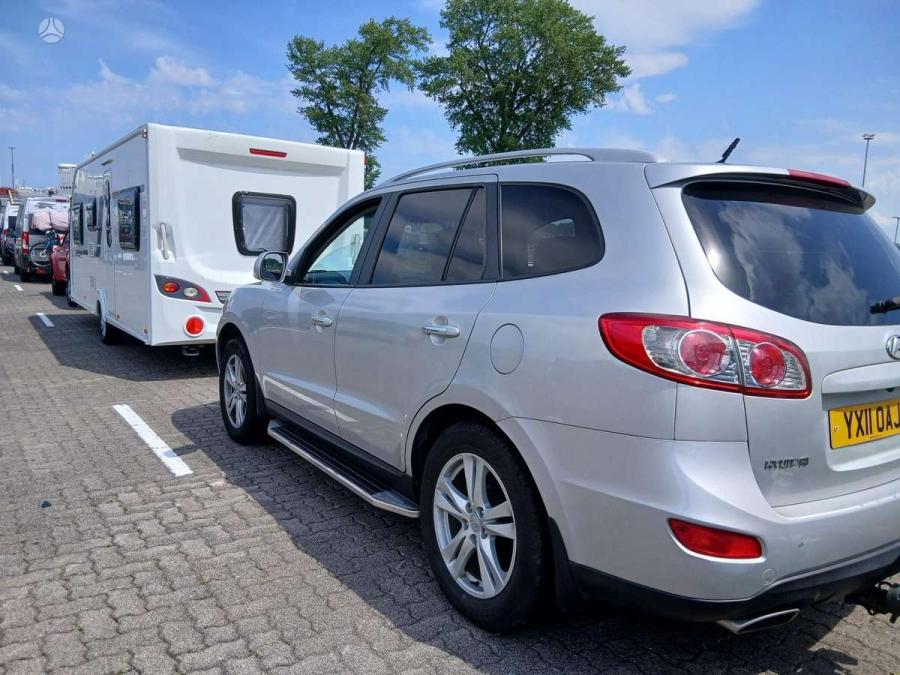 Grey Hyundai Santa Fe 2011 in Silute, with an engine capacity of 2.20 L and mileage of 153 thousand km for 2600 €, photo 3 on AUTOMOTO.COM.LV