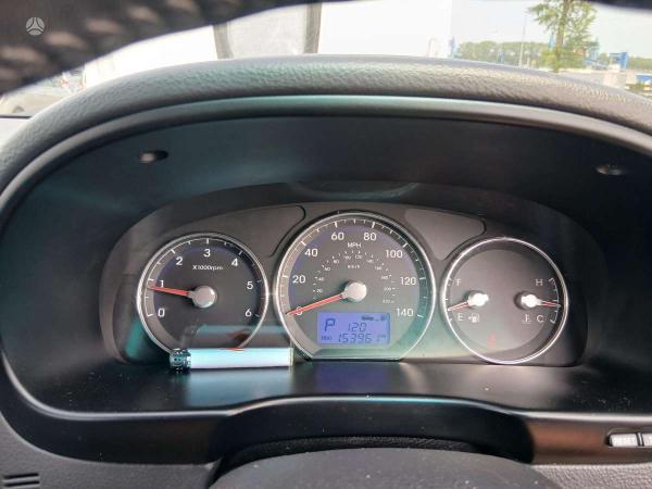 Grey Hyundai Santa Fe 2011 in Silute, with an engine capacity of 2.20 L and mileage of 153 thousand km for 2600 €, photo 7 on AUTOMOTO.COM.LV