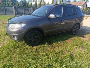 Pelēks Hyundai Santa Fe 2011 Rīga, ar dzinēja tilpumu 2.40 L un nobraukumu 276 tūkst. km par 5000 €, foto 3 vietnē AUTOMOTO.COM.LV