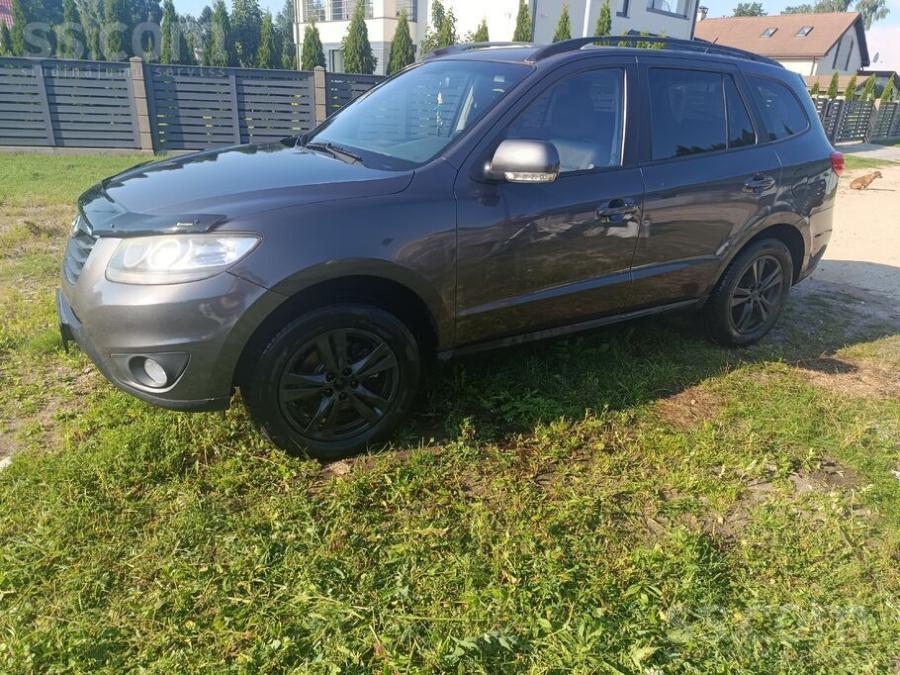 Pelēks Hyundai Santa Fe 2011 Rīga, ar dzinēja tilpumu 2.40 L un nobraukumu 276 tūkst. km par 5000 €, foto 3 vietnē AUTOMOTO.COM.LV