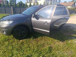 Pelēks Hyundai Santa Fe 2011 Rīga, ar dzinēja tilpumu 2.40 L un nobraukumu 276 tūkst. km par 5000 €, foto 9 vietnē AUTOMOTO.COM.LV