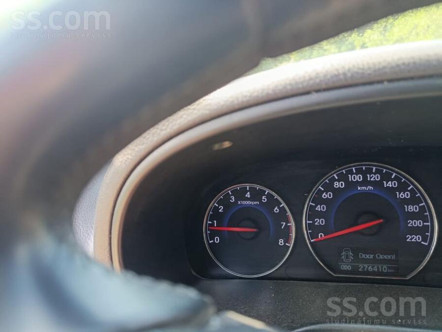 Pelēks Hyundai Santa Fe 2011 Rīga, ar dzinēja tilpumu 2.40 L un nobraukumu 276 tūkst. km par 5000 €, foto 14 vietnē AUTOMOTO.COM.LV
