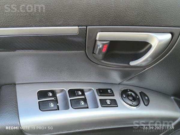 Pelēks Hyundai Santa Fe 2011 Rīga, ar dzinēja tilpumu 2.20 L un nobraukumu 257 tūkst. km par 7350 €, foto 8 vietnē AUTOMOTO.COM.LV