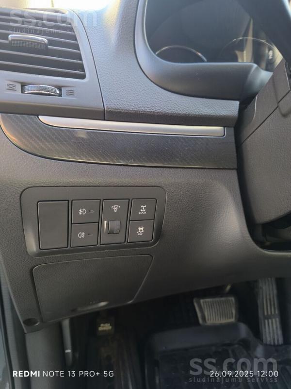 Pelēks Hyundai Santa Fe 2011 Rīga, ar dzinēja tilpumu 2.20 L un nobraukumu 257 tūkst. km par 7350 €, foto 10 vietnē AUTOMOTO.COM.LV