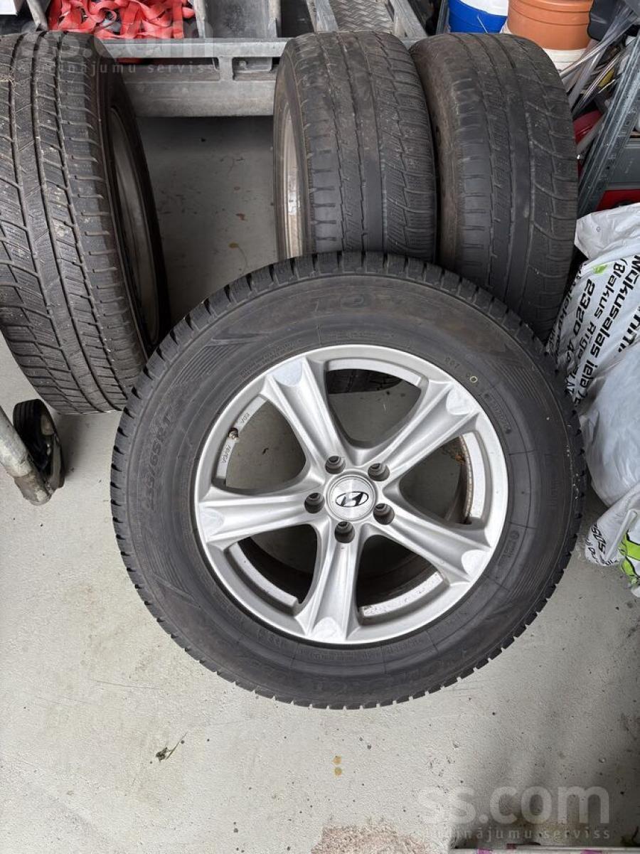 Pelēks Hyundai Santa Fe 2011 Rīga, ar dzinēja tilpumu 2.20 L un nobraukumu 188 tūkst. km par 6700 €, foto 6 vietnē AUTOMOTO.COM.LV