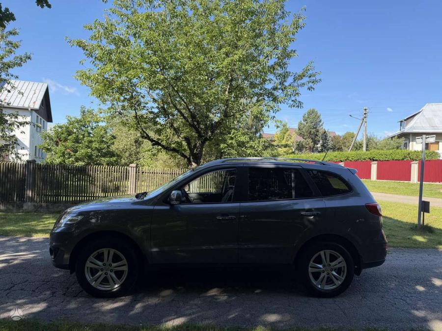 Pelēks Hyundai Santa Fe 2011 Kauņa, ar dzinēja tilpumu 2.20 L un nobraukumu 248 tūkst. km par 6750 €, foto 3 vietnē AUTOMOTO.COM.LV