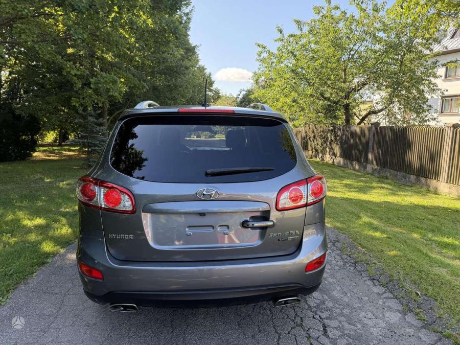 Pelēks Hyundai Santa Fe 2011 Kauņa, ar dzinēja tilpumu 2.20 L un nobraukumu 248 tūkst. km par 6750 €, foto 5 vietnē AUTOMOTO.COM.LV