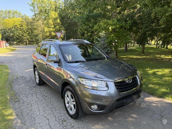 Grey Hyundai Santa Fe 2011 in Kaunas, with an engine capacity of 2.20 L and mileage of 248 thousand km for 6750 €, photo 7 on AUTOMOTO.COM.LV