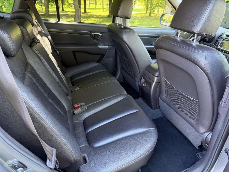Pelēks Hyundai Santa Fe 2011 Kauņa, ar dzinēja tilpumu 2.20 L un nobraukumu 248 tūkst. km par 6750 €, foto 16 vietnē AUTOMOTO.COM.LV