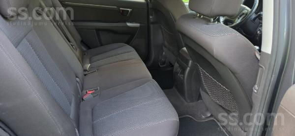 Grey Hyundai Santa Fe 2011 in Riga, with an engine capacity of 2.40 L and mileage of 275 thousand km for 4100 €, photo 9 on AUTOMOTO.COM.LV