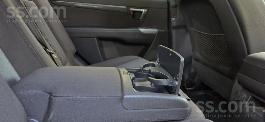 Pelēks Hyundai Santa Fe 2011 Rīga, ar dzinēja tilpumu 2.40 L un nobraukumu 275 tūkst. km par 4100 €, foto 11 vietnē AUTOMOTO.COM.LV
