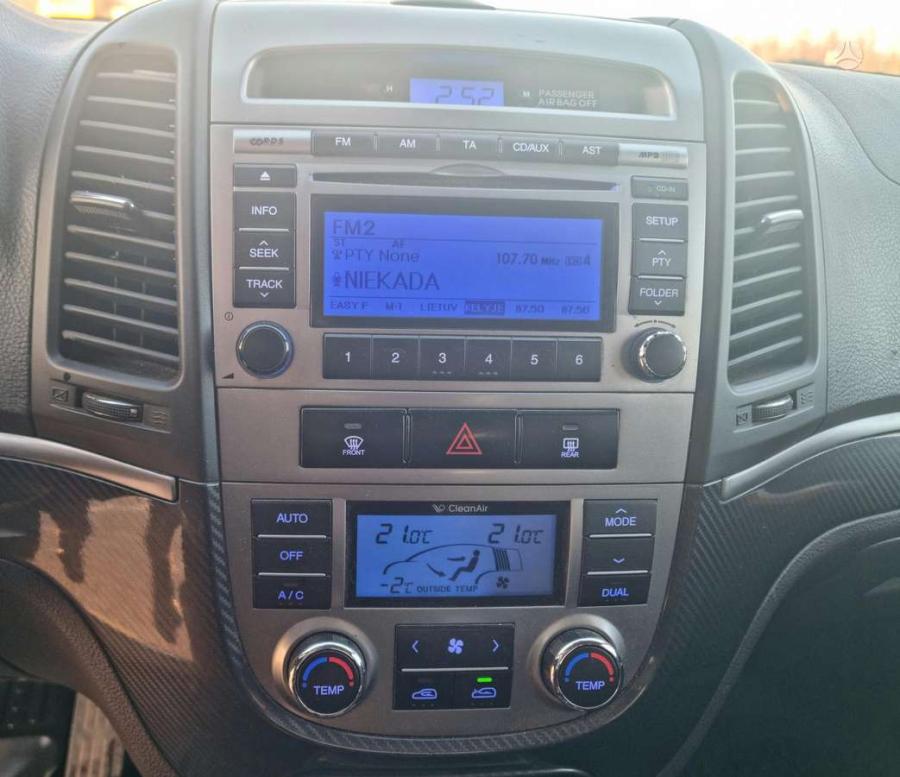 Pelēks Hyundai Santa Fe 2011 Viļņa, ar dzinēja tilpumu 2.20 L un nobraukumu 592 tūkst. km par 4300 €, foto 13 vietnē AUTOMOTO.COM.LV