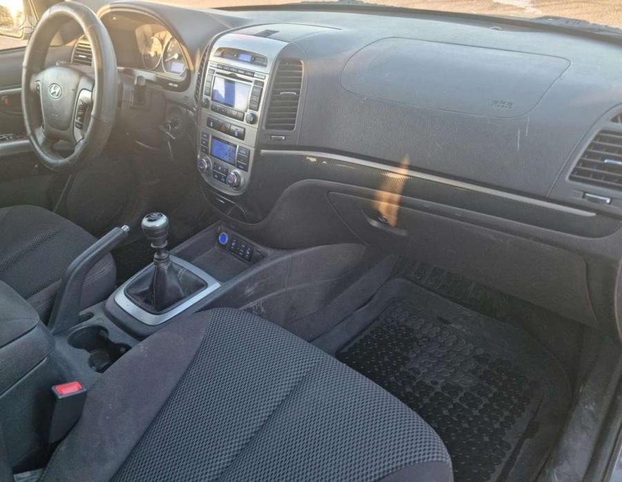 Pelēks Hyundai Santa Fe 2011 Viļņa, ar dzinēja tilpumu 2.20 L un nobraukumu 592 tūkst. km par 4300 €, foto 18 vietnē AUTOMOTO.COM.LV