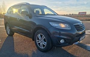 Grey Hyundai Santa Fe 2011 in Vilnius, with an engine capacity of 2.20 L and mileage of 592 thousand km for 4300 €, photo 3 on AUTOMOTO.COM.LV
