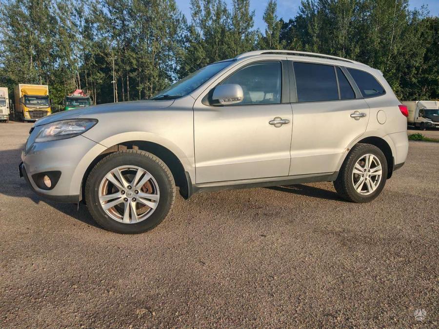 Pelēks Hyundai Santa Fe 2011 Kauņa, ar dzinēja tilpumu 2.20 L un nobraukumu 184 tūkst. km par 2150 €, foto 3 vietnē AUTOMOTO.COM.LV