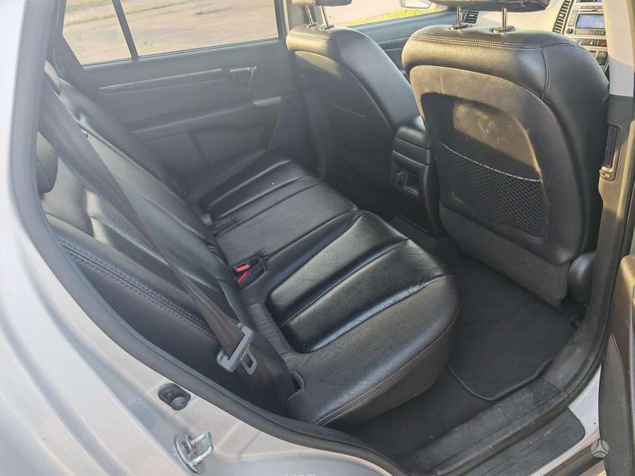Pelēks Hyundai Santa Fe 2011 Kauņa, ar dzinēja tilpumu 2.20 L un nobraukumu 184 tūkst. km par 2150 €, foto 18 vietnē AUTOMOTO.COM.LV