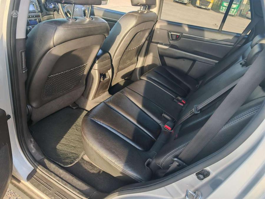 Pelēks Hyundai Santa Fe 2011 Kauņa, ar dzinēja tilpumu 2.20 L un nobraukumu 184 tūkst. km par 2150 €, foto 21 vietnē AUTOMOTO.COM.LV