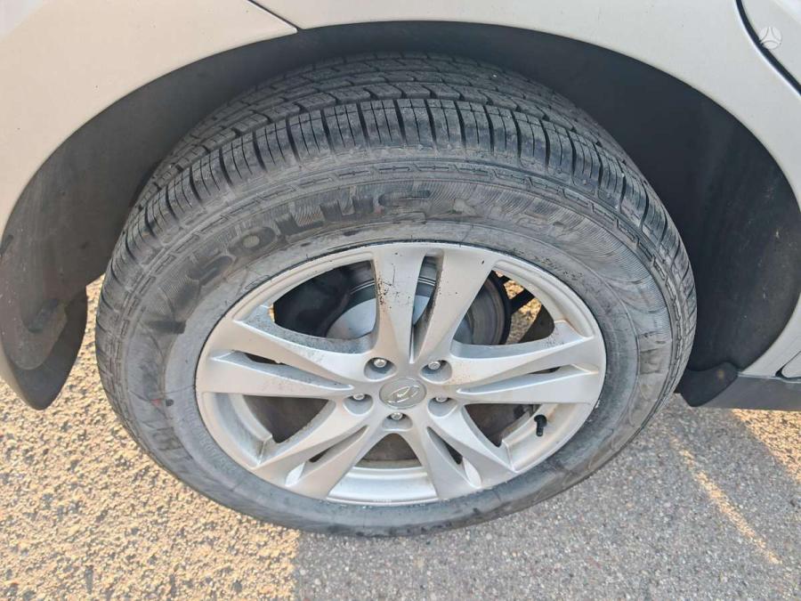 Pelēks Hyundai Santa Fe 2011 Kauņa, ar dzinēja tilpumu 2.20 L un nobraukumu 184 tūkst. km par 2150 €, foto 28 vietnē AUTOMOTO.COM.LV