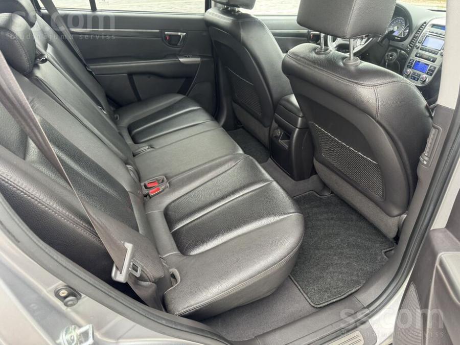 Pelēks Hyundai Santa Fe 2011 Jelgava, ar dzinēja tilpumu 2.20 L un nobraukumu 0 tūkst. km par 7390 €, foto 15 vietnē AUTOMOTO.COM.LV