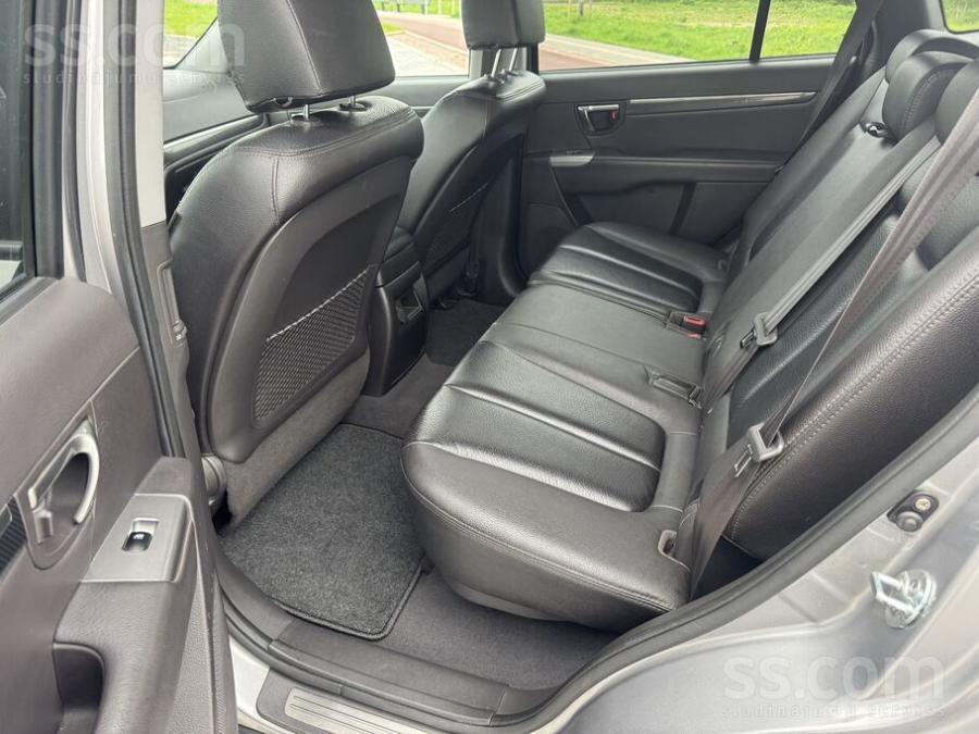 Pelēks Hyundai Santa Fe 2011 Jelgava, ar dzinēja tilpumu 2.20 L un nobraukumu 0 tūkst. km par 7390 €, foto 16 vietnē AUTOMOTO.COM.LV