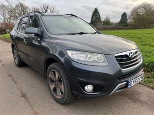 Grey Hyundai Santa Fe 2012 in Siauliai, with an engine capacity of 2.20 L and mileage of 161 thousand km for 2999 €, photo  on AUTOMOTO.COM.LV