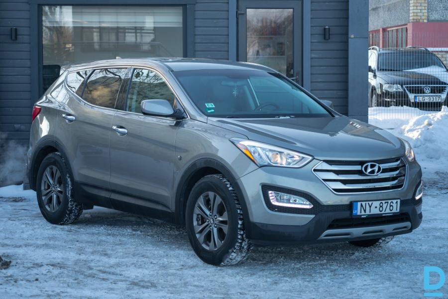 Grey Hyundai Santa Fe 2012 in Liepaja, with an engine capacity of 2.40 L and mileage of 147 thousand km for 10500 €, photo 4 on AUTOMOTO.COM.LV