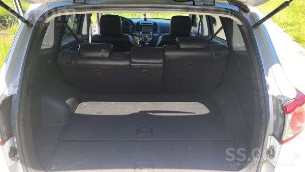 Hyundai Santa Fe 2012 Rīga vietnē Pelēks Hyundai Santa Fe 2012 Rīga, ar dzinēja tilpumu 2.00 L un nobraukumu 251 tūkst. km par 5100 €, foto 8 vietnē AUTOMOTO.COM.LV