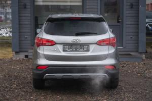 Pelēks Hyundai Santa Fe 2012 Liepāja, ar dzinēja tilpumu 2.40 L un nobraukumu 146 tūkst. km par 9800 €, foto 4 vietnē AUTOMOTO.COM.LV