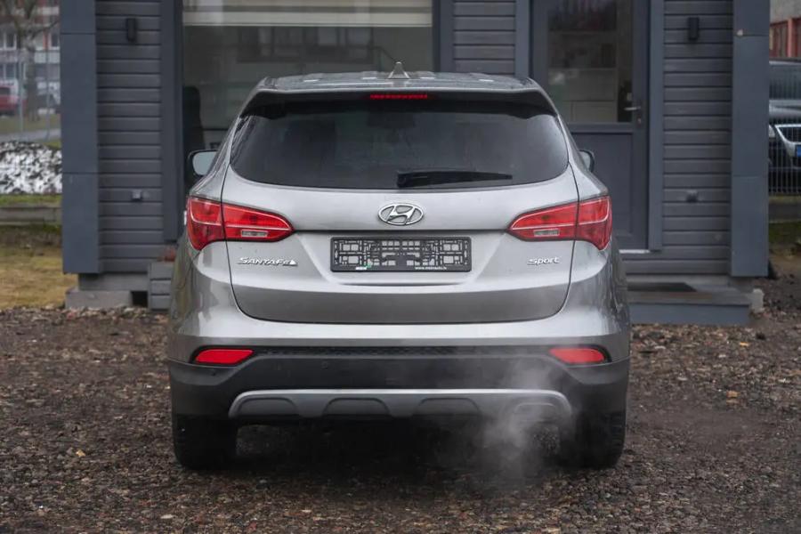 Pelēks Hyundai Santa Fe 2012 Liepāja, ar dzinēja tilpumu 2.40 L un nobraukumu 146 tūkst. km par 9800 €, foto 4 vietnē AUTOMOTO.COM.LV