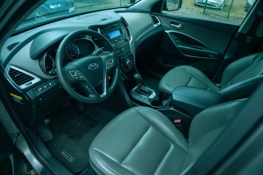 Pelēks Hyundai Santa Fe 2012 Liepāja, ar dzinēja tilpumu 2.40 L un nobraukumu 146 tūkst. km par 9800 €, foto 9 vietnē AUTOMOTO.COM.LV