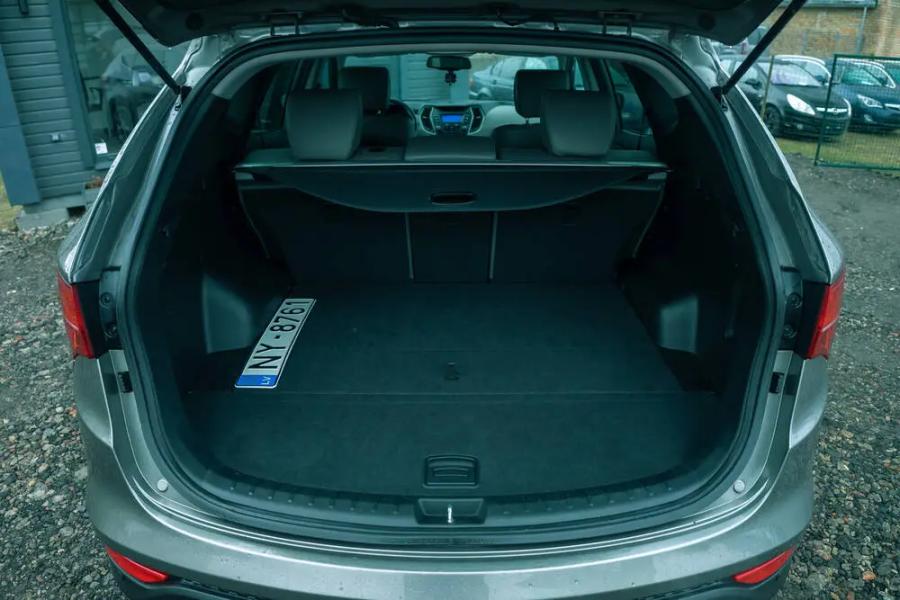 Pelēks Hyundai Santa Fe 2012 Liepāja, ar dzinēja tilpumu 2.40 L un nobraukumu 146 tūkst. km par 9800 €, foto 11 vietnē AUTOMOTO.COM.LV