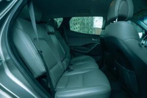 Pelēks Hyundai Santa Fe 2012 Liepāja, ar dzinēja tilpumu 2.40 L un nobraukumu 146 tūkst. km par 9800 €, foto 12 vietnē AUTOMOTO.COM.LV