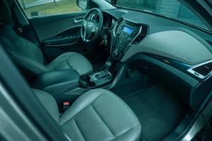 Pelēks Hyundai Santa Fe 2012 Liepāja, ar dzinēja tilpumu 2.40 L un nobraukumu 146 tūkst. km par 9800 €, foto 13 vietnē AUTOMOTO.COM.LV