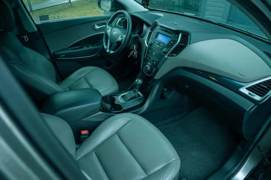 Pelēks Hyundai Santa Fe 2012 Liepāja, ar dzinēja tilpumu 2.40 L un nobraukumu 146 tūkst. km par 9800 €, foto 13 vietnē AUTOMOTO.COM.LV