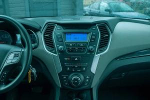 Pelēks Hyundai Santa Fe 2012 Liepāja, ar dzinēja tilpumu 2.40 L un nobraukumu 146 tūkst. km par 9800 €, foto 16 vietnē AUTOMOTO.COM.LV
