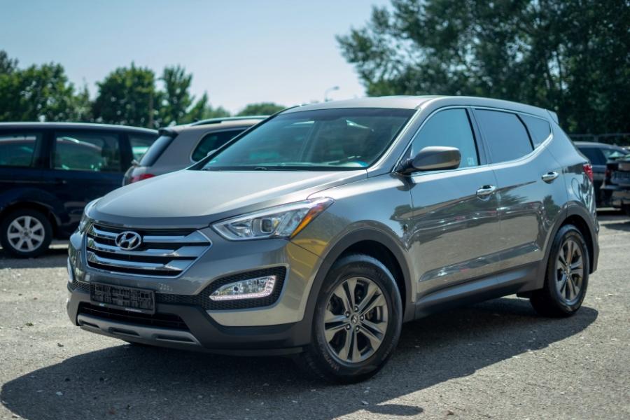 Grey Hyundai Santa Fe 2012 in Riga, with an engine capacity of 2.40 L and mileage of 146 thousand km for 11200 €, photo 3 on AUTOMOTO.COM.LV