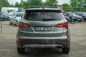 Grey Hyundai Santa Fe 2012 in Riga, with an engine capacity of 2.40 L and mileage of 146 thousand km for 11200 €, photo 6 on AUTOMOTO.COM.LV