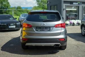 Grey Hyundai Santa Fe 2012 in Riga, with an engine capacity of 2.40 L and mileage of 146 thousand km for 11200 €, photo 11 on AUTOMOTO.COM.LV