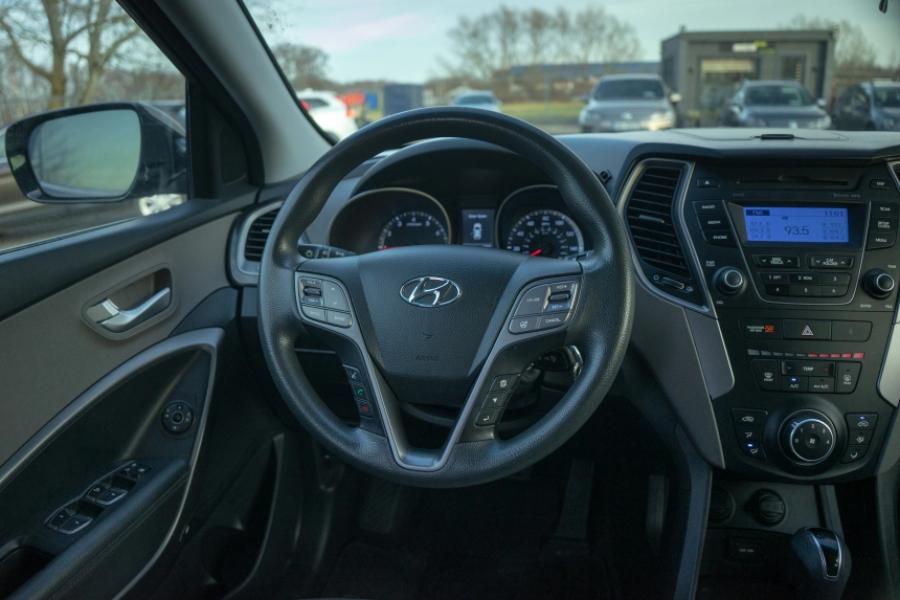 Grey Hyundai Santa Fe 2012 in Riga, with an engine capacity of 2.40 L and mileage of 146 thousand km for 11200 €, photo 14 on AUTOMOTO.COM.LV