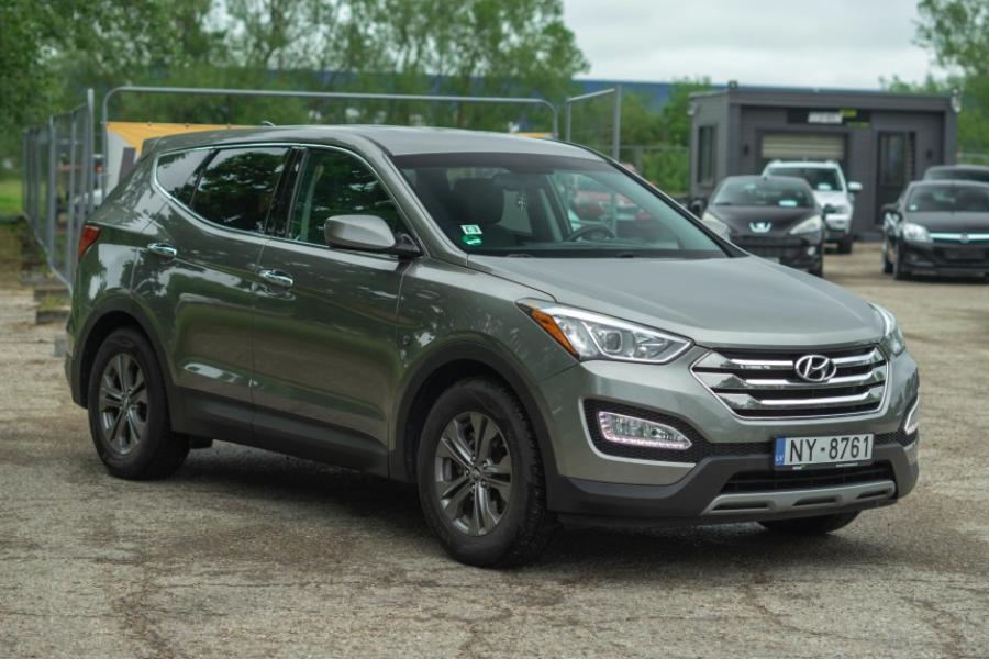 Grey Hyundai Santa Fe 2012 in Riga, with an engine capacity of 2.40 L and mileage of 146 thousand km for 11200 €, photo 15 on AUTOMOTO.COM.LV