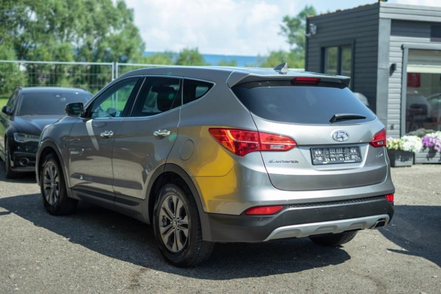 Grey Hyundai Santa Fe 2012 in Riga, with an engine capacity of 2.40 L and mileage of 146 thousand km for 11200 €, photo 16 on AUTOMOTO.COM.LV
