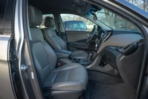 Grey Hyundai Santa Fe 2012 in Riga, with an engine capacity of 2.40 L and mileage of 146 thousand km for 11200 €, photo 17 on AUTOMOTO.COM.LV