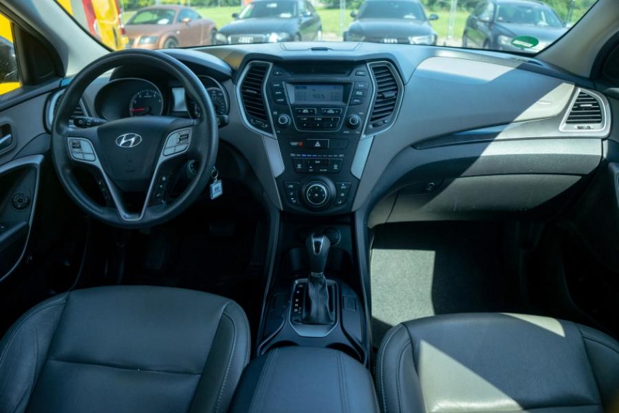 Grey Hyundai Santa Fe 2012 in Riga, with an engine capacity of 2.40 L and mileage of 146 thousand km for 11200 €, photo 19 on AUTOMOTO.COM.LV