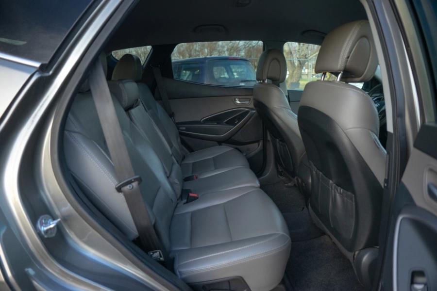 Grey Hyundai Santa Fe 2012 in Riga, with an engine capacity of 2.40 L and mileage of 146 thousand km for 11200 €, photo 20 on AUTOMOTO.COM.LV