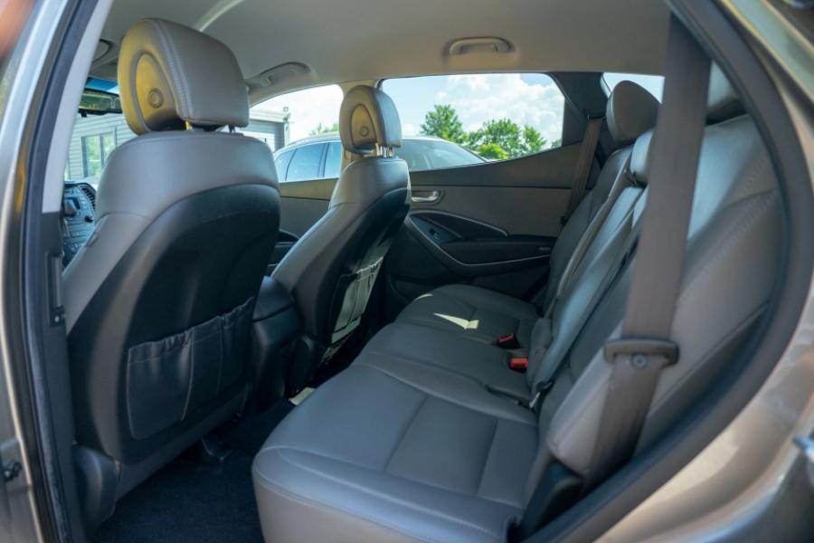 Grey Hyundai Santa Fe 2012 in Riga, with an engine capacity of 2.40 L and mileage of 146 thousand km for 11200 €, photo 24 on AUTOMOTO.COM.LV