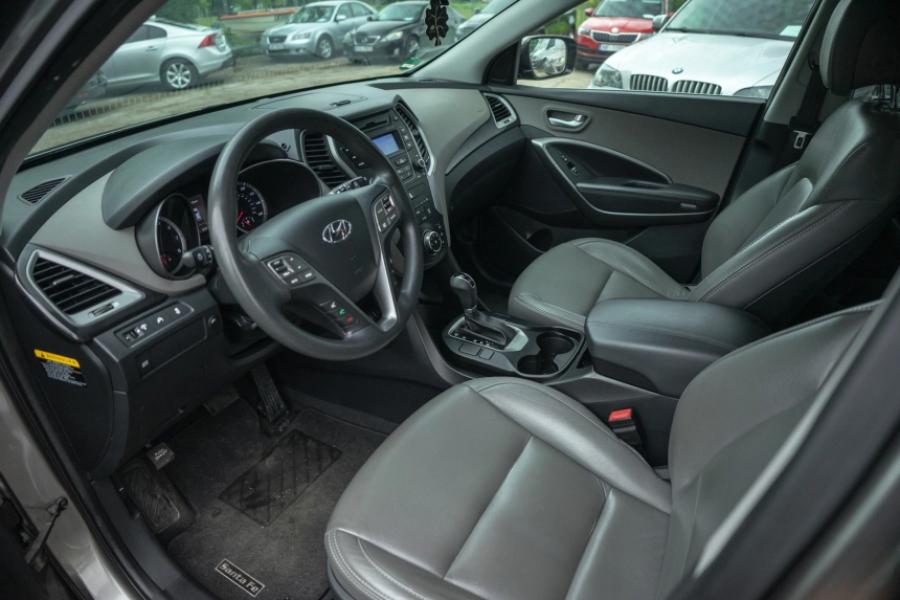 Grey Hyundai Santa Fe 2012 in Riga, with an engine capacity of 2.40 L and mileage of 146 thousand km for 11200 €, photo 25 on AUTOMOTO.COM.LV
