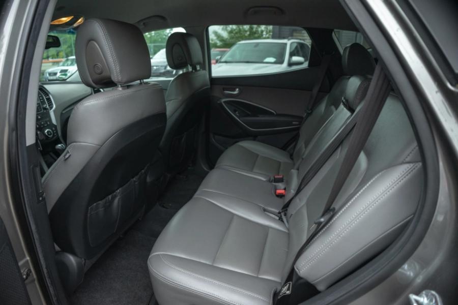Grey Hyundai Santa Fe 2012 in Riga, with an engine capacity of 2.40 L and mileage of 146 thousand km for 11200 €, photo 27 on AUTOMOTO.COM.LV