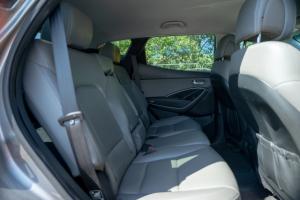 Grey Hyundai Santa Fe 2012 in Riga, with an engine capacity of 2.40 L and mileage of 146 thousand km for 11200 €, photo 31 on AUTOMOTO.COM.LV