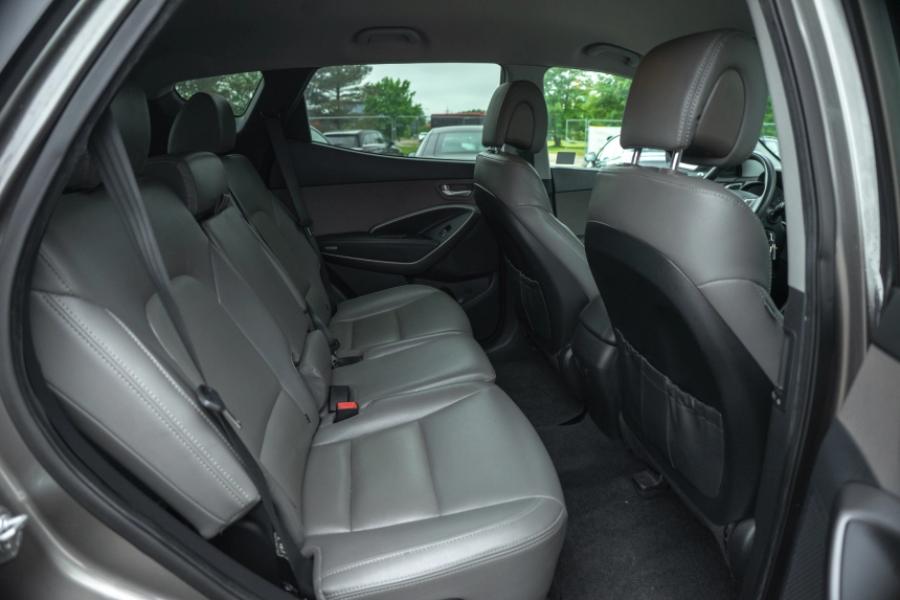 Grey Hyundai Santa Fe 2012 in Riga, with an engine capacity of 2.40 L and mileage of 146 thousand km for 11200 €, photo 33 on AUTOMOTO.COM.LV