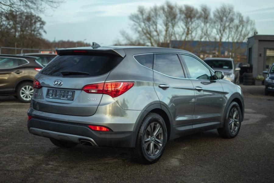 Grey Hyundai Santa Fe 2012 in Riga, with an engine capacity of 2.40 L and mileage of 146 thousand km for 11200 €, photo 38 on AUTOMOTO.COM.LV